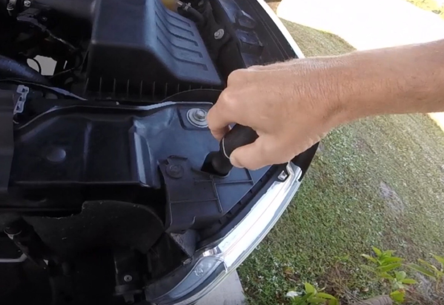 How to Align the Headlight Angle of a 2009-2014 Ford F-150 | Ford Fixed ...
